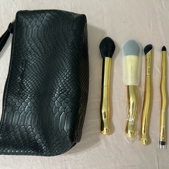 MAC Cosmetics | Makeup | Mac Makeup Brush Set With Black Textured Bag ...